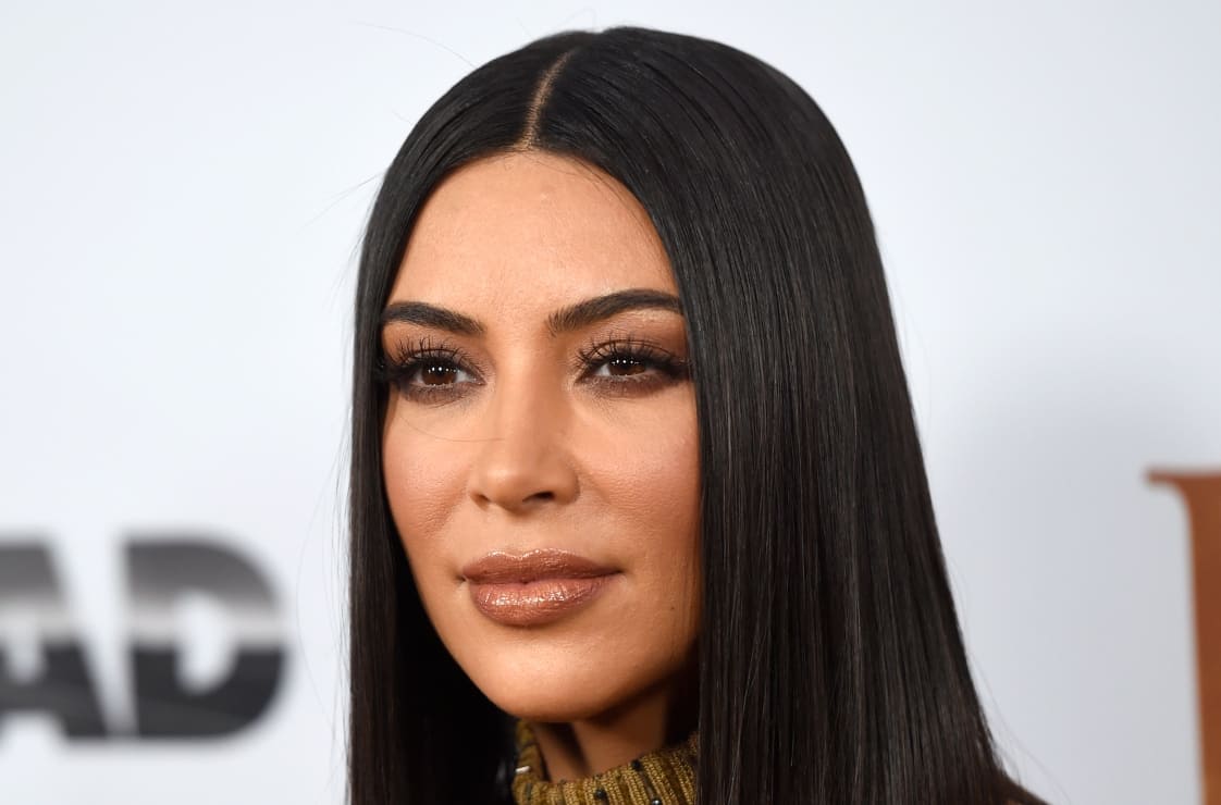 Kim Kardashian luce corte bob italiano y es comparada con personaje de ...