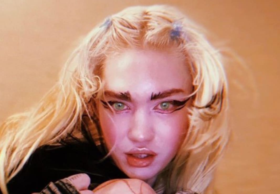 Grimes, ex de Elon Musk, se sigue transformando en alien con nuevos ...