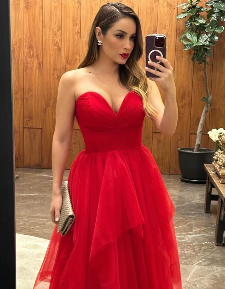 Cynthia Rodríguez deslumbrante en rojo para la fiesta de Alfonso Helfon
