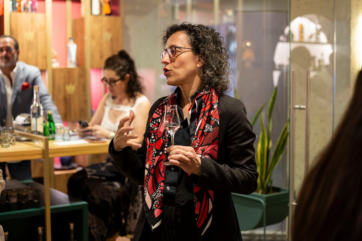 Sandra Buch ofrece cata de mezcal