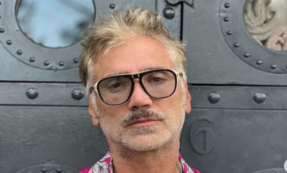 Alejandro Fernández, de 52 años, sorprende al posar en la piscina