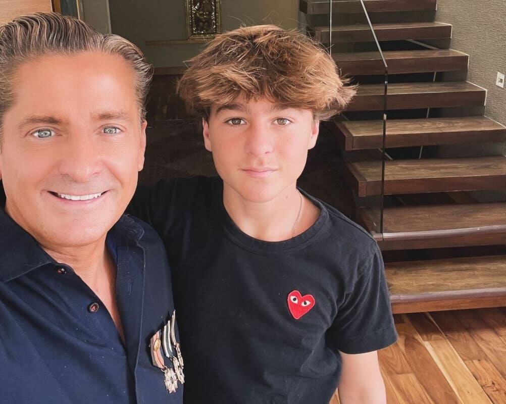 Alejandro Basteri presume a su hijo Pierre, sobrino de Luis Miguel