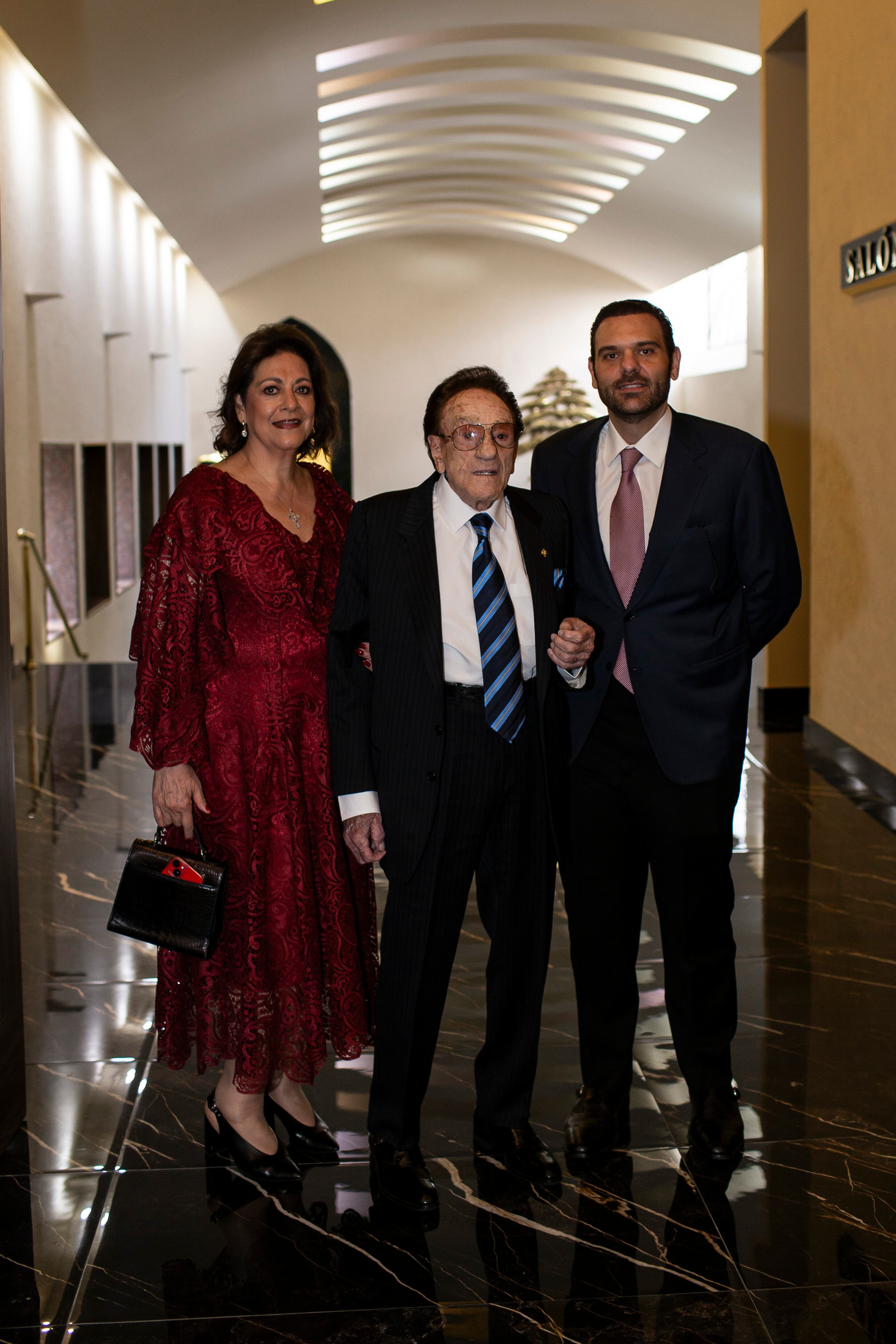 Don Emilio Checa celebra su centenario de vida